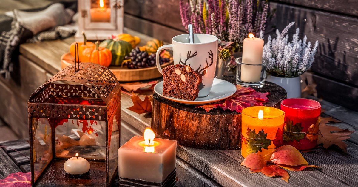 Sisusta terassi syksyn värein ja valoin