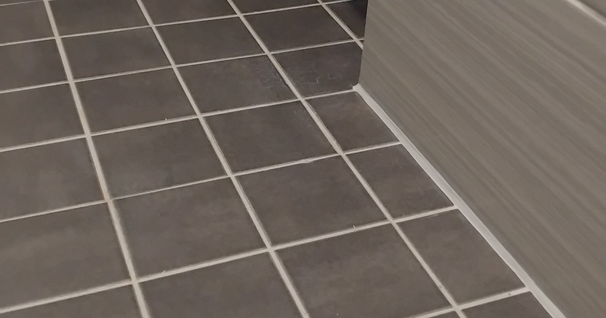 Alustastaan irti oleva laatta eli kopolaatta